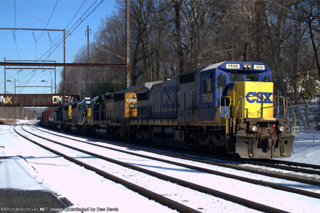 CSX C40-8 7608 leads Q301-30